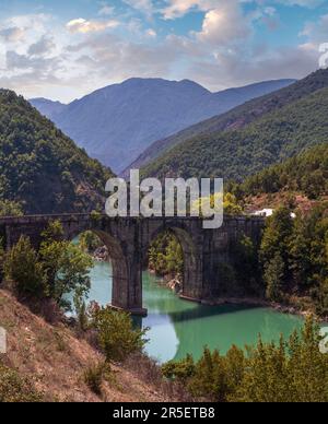 Pont de l'URA e Ulzès sur l'une des plus belles routes d'Albanie le ...