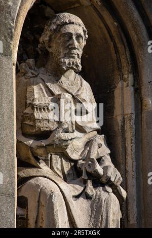Une sculpture de Robert Mantell - fondateur de l'abbaye de Beeleigh, à ...