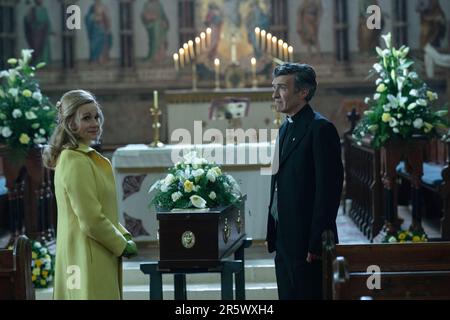 LE MIRACLE CLUB, de gauche à droite : Laura Linney, Mark O'Halloran ...