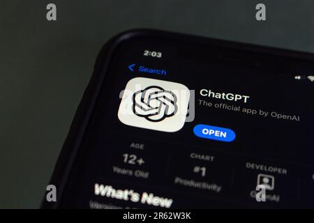 L'application ChatGPT officielle vue dans un App Store sur un iPhone. En mai 2023, OpenAI a ...