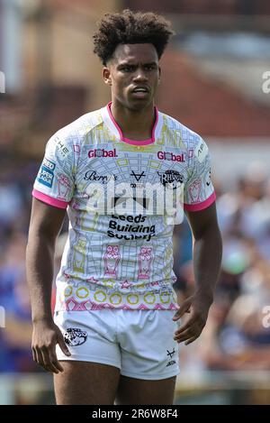 Leon Ruan #31 de Leeds Rhinos passe un essai sur ses débuts pendant le ...