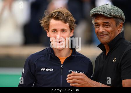 Yannick Noah et Casper Ruud lors de la finale de l'Open de France ...