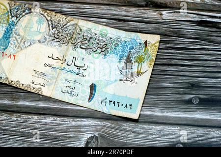 Côté opposé de 1 qatari Riyal monnaie en espèces du Qatar billets de ...