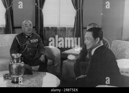 Sugiyama revient de Nanking ... Le général Sugiyama, chef d'état-major ...