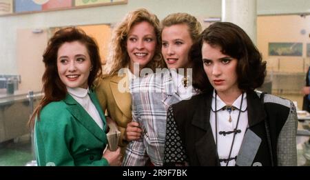 ÉTATS-UNIS. Lisanne Falk , Shannen Doherty dans une scène du film (C ...