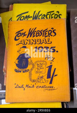 Daily Mail Cartoons les livres annuels de Tom Webster 1937, exposés ...
