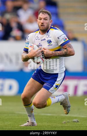 Daryl Clark #9 de Warrington Wolves se réchauffe avant le Betfred Super ...