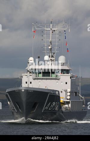 HNLMS Snellius (A802), un navire d'arpentage hydrographique de la ...