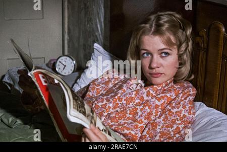 ROYAUME-UNI. Judy Geeson dans une scène du film (C)Columbia Pictures ...