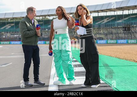 Pr sentatrice Natalie Pinkham Lors Du GRAND PRIX DE GRANDE BRETAGNE