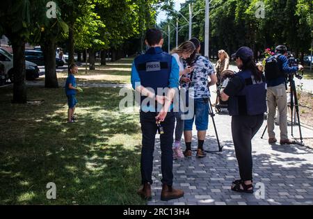 Nick Dole est correspondant en Europe pour ABC News. Ce journaliste ...