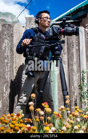 Fletcher Yeung, caméramans travaillant avec Nick Dole, correspondant ...