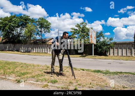 Fletcher Yeung, caméramans travaillant avec Nick Dole, correspondant ...