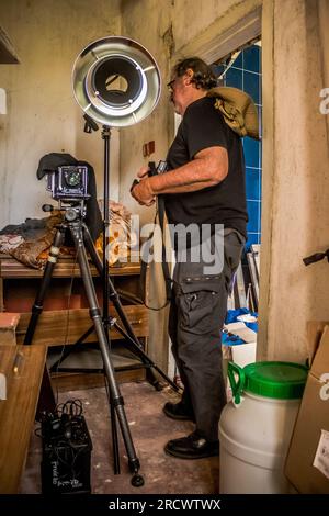 Yan Morvan, journaliste, photographe et grand reporter français couvre ...