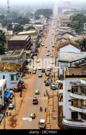 Vue partielle du centre-ville de Bangui, capitale centrafricaine, 30 ...