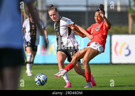 Alara Sehitler (10 ans) d’Allemagne et Nicole Ojukwu (19 ans) d ...