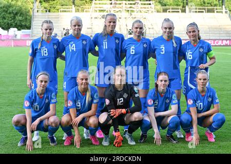 Joueuses islandaises avec Irena Hedinsdottir Gonzalez (18) d'Islande ...