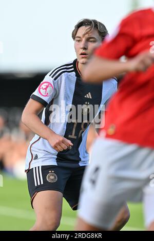 Pauline Deutsch (18 ans) d'Allemagne photographiée lors d'un match de ...