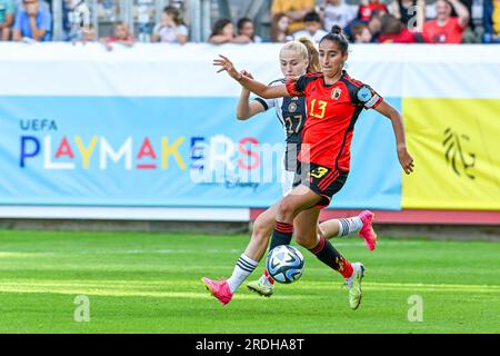 Paulina Bartz (17 ans) d'Allemagne photographiée lors d'un match de ...