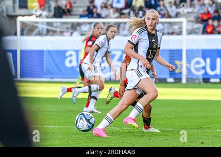 Paulina Bartz (17 ans) d'Allemagne photographiée lors d'un match de ...