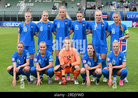 Joueuses islandaises avec Irena Hedinsdottir Gonzalez (18) d'Islande ...