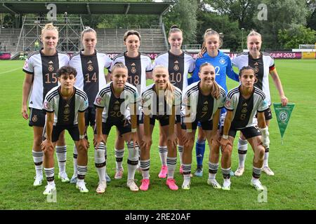 Pauline Deutsch (18 ans) d'Allemagne photographiée lors d'un match de ...