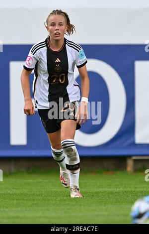 Laura Gloning (20 ans) d'Allemagne photographiée lors d'un match de ...