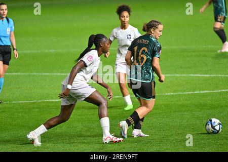 Kysha Sylla (6 ans) de France et Paulina Platner (16 ans) d'Allemagne ...