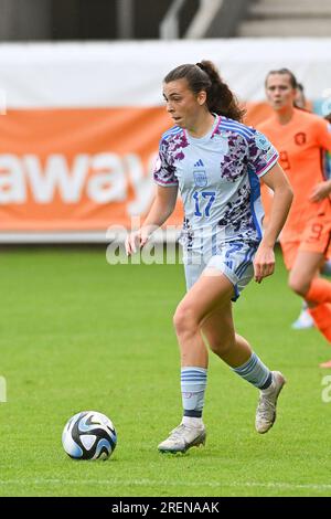 Lucia Corrales (17 ans) d'Espagne photographiée lors d'un match de ...