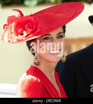 Ascot, Berkshire, Royaume-Uni. 23rd juin 2023. Milliner Viv Jenner et ...