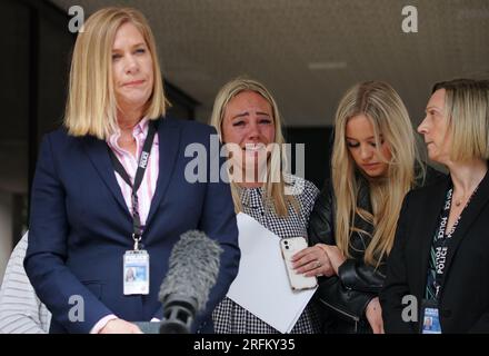 (Gauche-droite) DCI Gina Brennand, Sarah Reilly, Ciara Reilly et DS ...