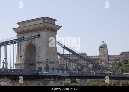 Budapest. 4 août 2023. Le pont des chaînes Szechenyi est vu à Budapest ...