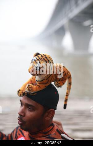 Shoaib Ali Bukhari, un fan acharné du cricket du Bangladesh qui se ...