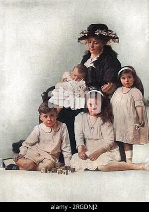 Gwendolen Mary Fitzalan-Howard (née Constable-Maxwell), duchesse de ...