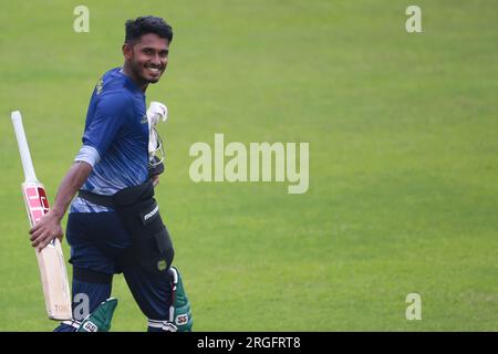 Tanzid Hasan Tamim pendant les joueurs de cricket nationaux bangladais ...
