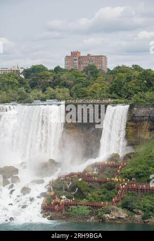 Scènes des environs des chutes Niagara, prises du côté canadien et ...