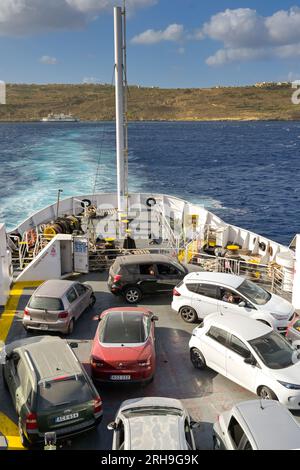 Gozo, Malte - 5 août 2023 : ferry quittant le port de Mgarr emmenant ...