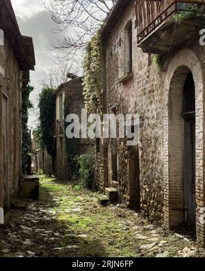 Apice Vecchio, ancien village abandonné dans la province de Bénévent ...