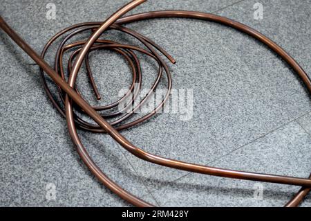 Tubes de tuyaux en cuivre de climatisation sans le couvercle en ...