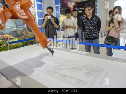 (140523) -- CHONGQING, 23 mai 2014 (Xinhua) -- les visiteurs ...