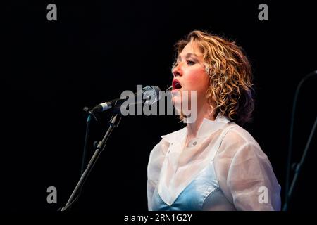 Sabrina Mileo Cunningham de Say She She She on the Walled Garden Stage ...