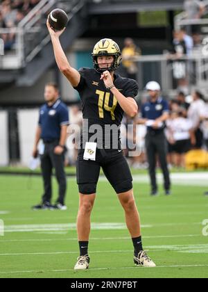 31 août 2023 : le quarterback de l'UCF John Rhys Plumlee (10 ans) lance ...