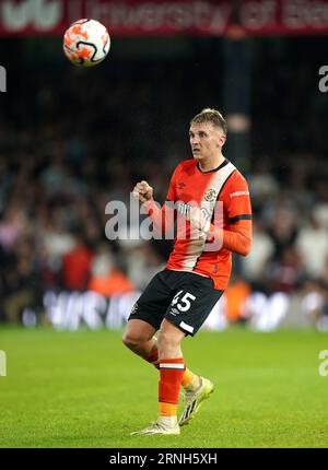 Alfie Doughty de Luton Town lors du match de Premier League à Bramall ...