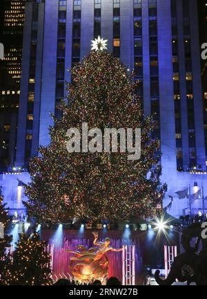 (171130) -- NEW YORK, 30 novembre 2017 -- l'arbre de Noël allumé est vu après la 85e cérémonie d ...