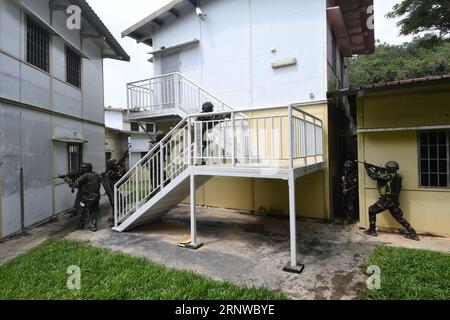 (171213) -- SINGAPOUR, 13 décembre 2017 -- des soldats de l'armée ...