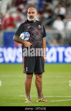L'entraîneur-chef des Fidji, Simon Raiwalui, avant le match de la coupe ...