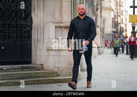 Dean Gregory, 37 ans, d'Ilkeston dans le Derbyshire, père d'Indi ...
