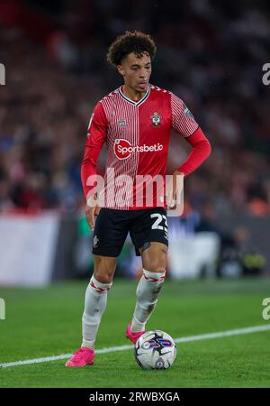 Samuel Edozie de Southampton lors du Sky Bet Championship match aux ...