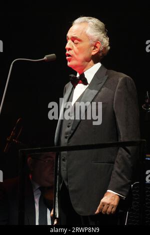 La chanteuse Andrea Bocelli lors d'une représentation au Centre WiZink ...