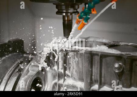 Tournage CNC automatique avec usine de fraisage de perceuse robot avec ...